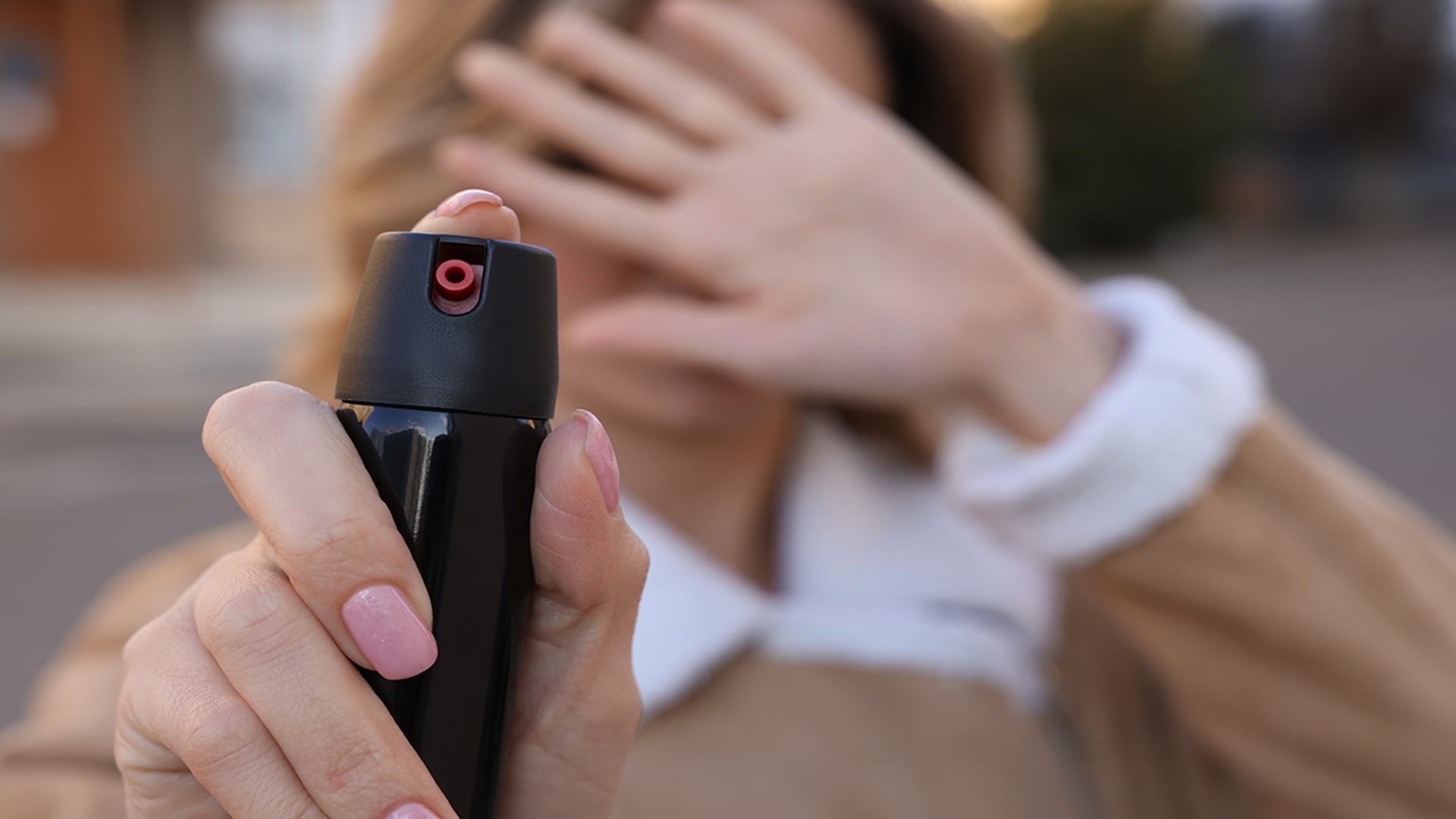 Pepperspray mag niet. Wat mag je wél gebruiken ter zelfverdediging op ...