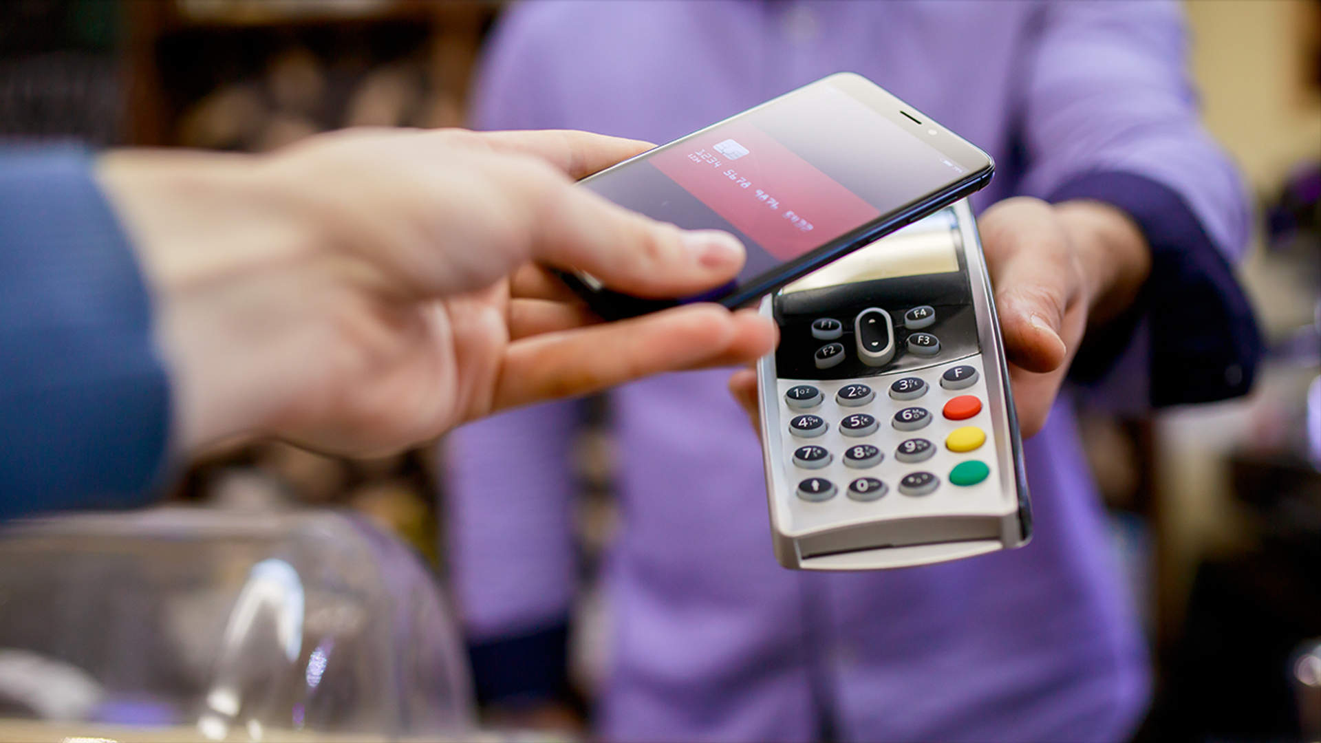 Mobiele telefoon haalt de pinpas in als betaalmiddel - Kassa - BNNVARA