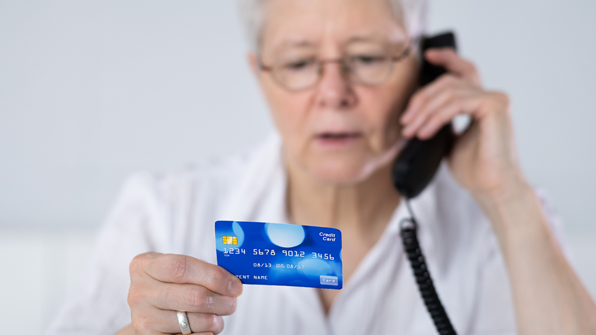 Bankhelpdeskfraude: bank wil weten of jij belt als je grote som overmaakt - Kassa - BNNVARA