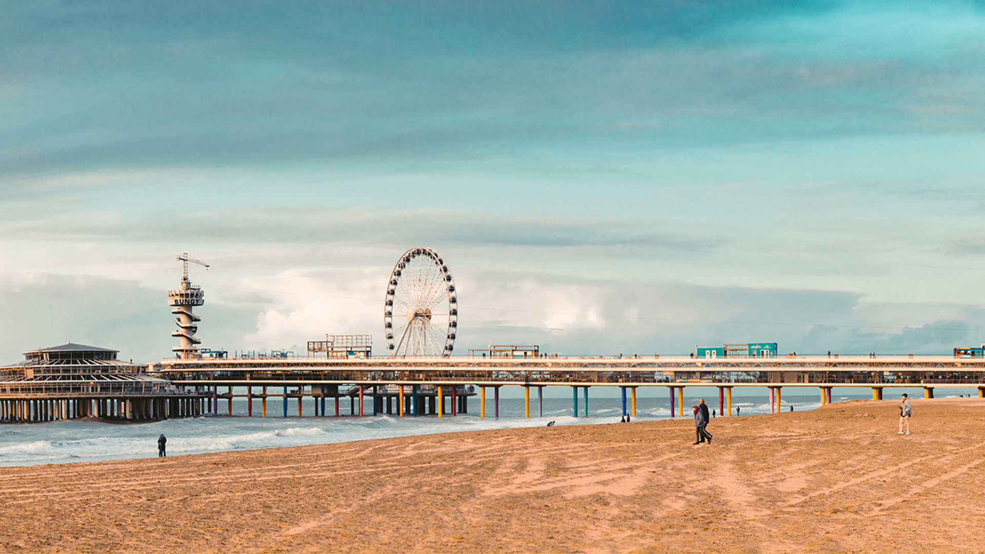 Druk op de weg en in het ov vanwege strand- en vakantiegangers - Kassa ...